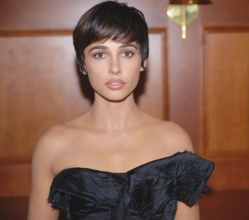 When Naomi Scott Smiles It s Scary The Woman Behind The Mic Magic When Naomi Scott Smiles It s Scary The Woman Behind The Mic Magic